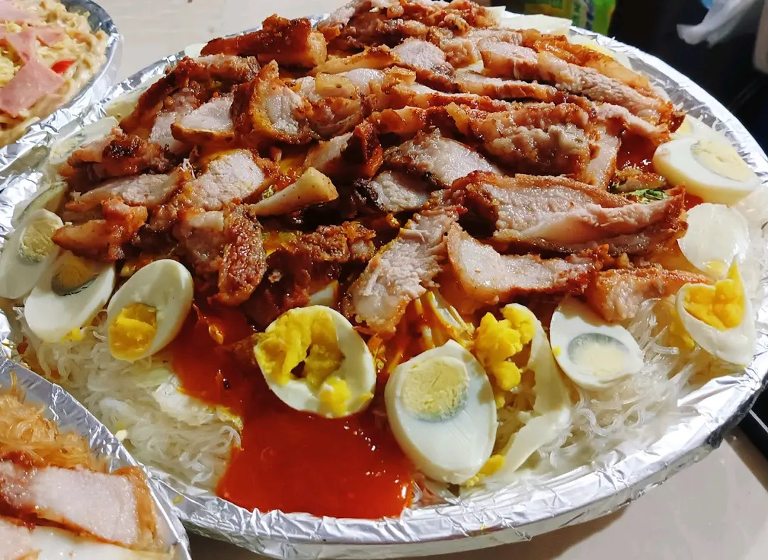 Mr.Robert Special Pancit Con Lechon - in Camarin Metro Manila ...