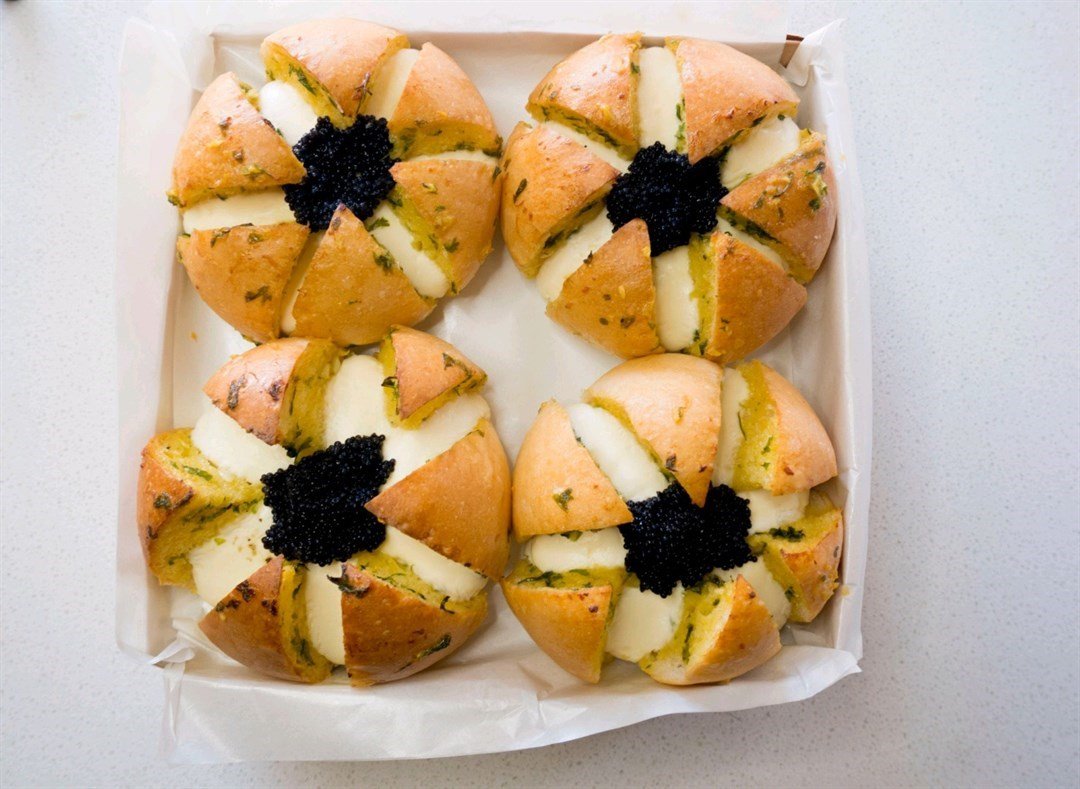 Cheesy Garlic Bread with Caviar - Chee-Su's photo in Grace Park East Metro Manila | OpenRice ...